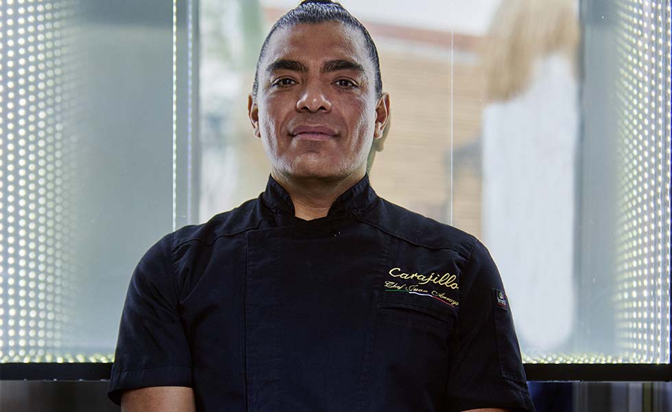 Juan Arroyo, espectáculo en la cocina - Gentleman MX